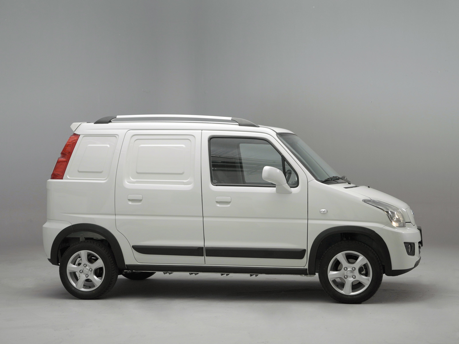 Hyacinth Automotive - Le premier concessionnaire 100% électrique et ...