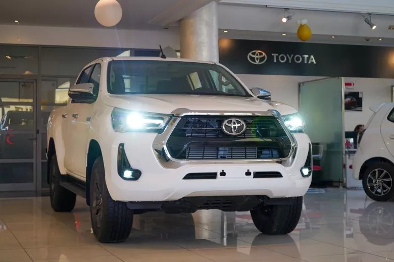 Prix Toyota Hilux Double Cabine 2.4 L Diesel D-4D 4x4 BVA neuve - 192 900 DT