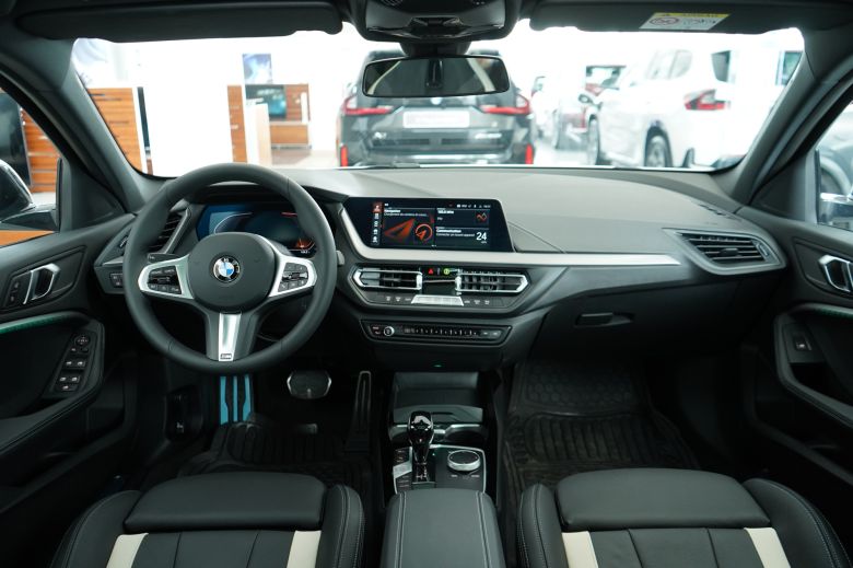 Wunderschne 2024 Bmw 1er Reihe 118i Edition Colorvision Bilder