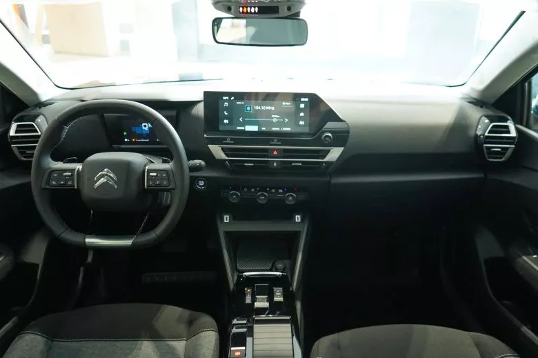 Prix Citroën C4 X 1.2 L Plus EAT8 neuve - 84 900 DT