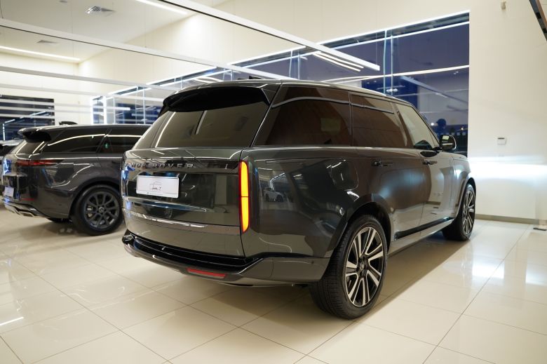Prix Land Rover Range Rover 3.0 L P460 PHEV SE neuve - 469 900 DT