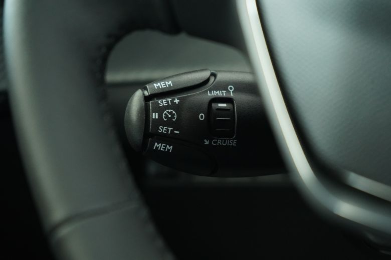 Prix Peugeot 208 1.2 L Style neuve - 64 900 DT